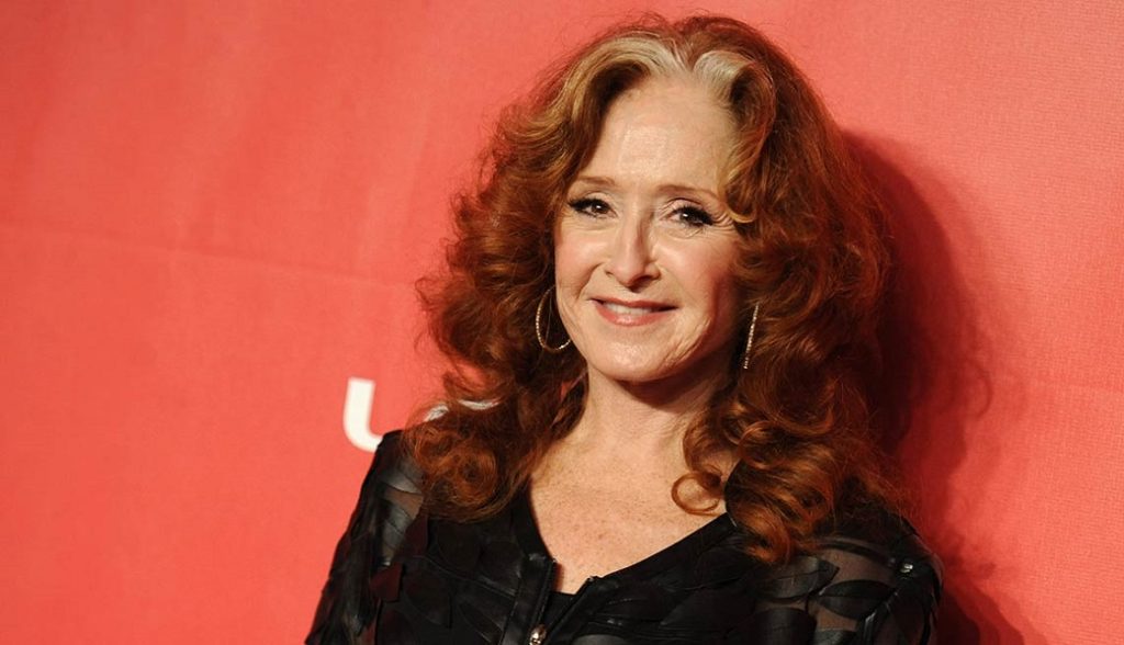 La guitarrista, cantante y compositora Bonnie Raitt celebra sus 72 años ...
